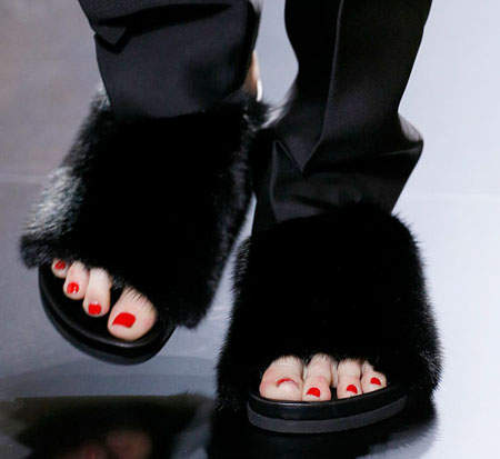 毛茸茸鞋 明年最流行 2013年女鞋發表嚕~ | 宅宅新聞